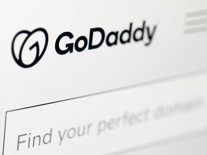 Đánh giá GoDaddy: Tính năng, giá cả, ưu và nhược điểm